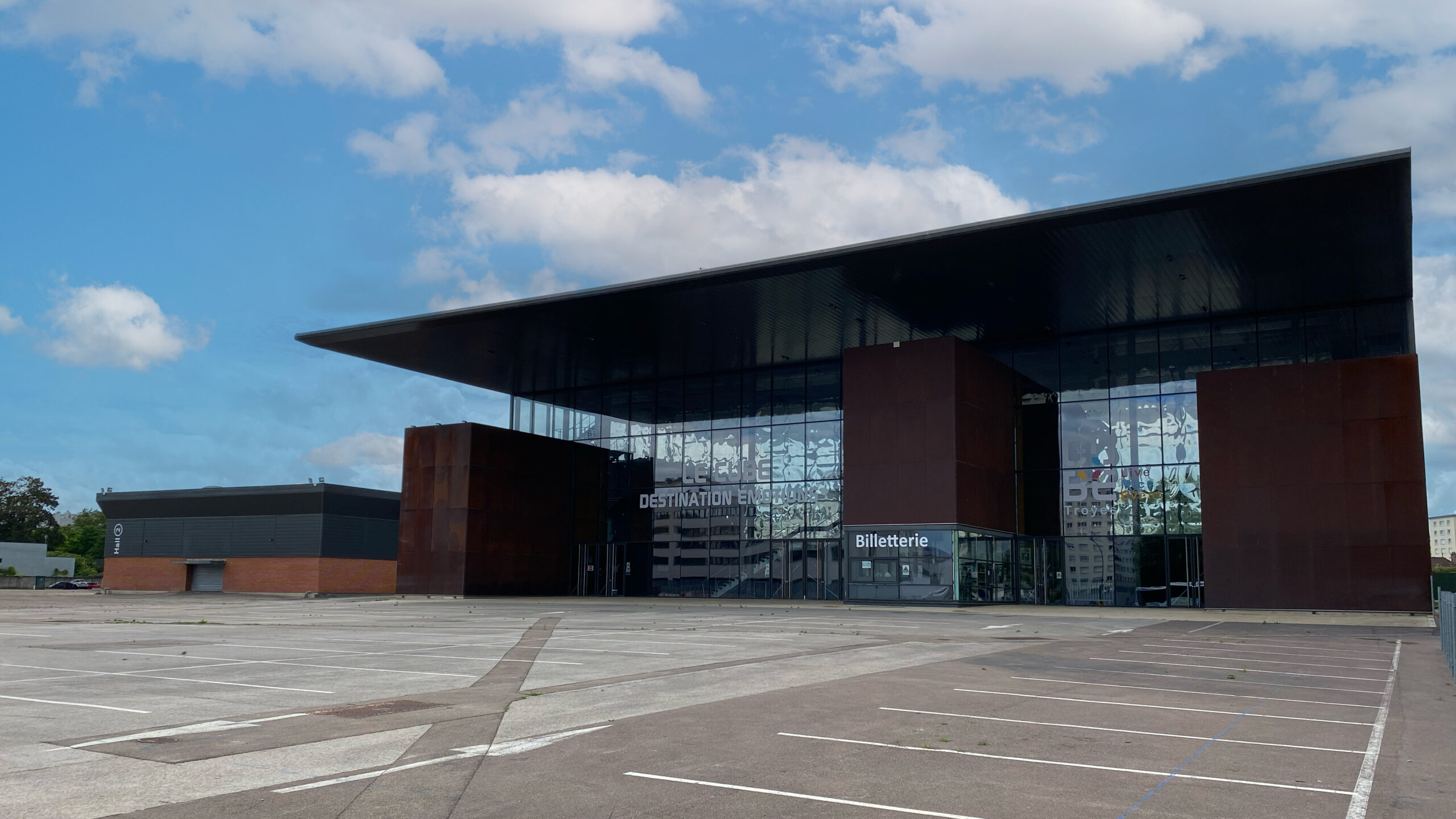 Le Cube Troyes : Complexe Événementiel Polyvalent pour Spectacles et Congrès